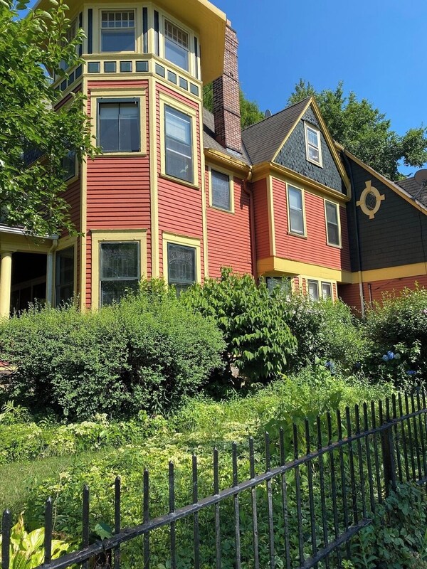 Garden-level 2br | Pet-friendly | Near Downtown - Berea, OH