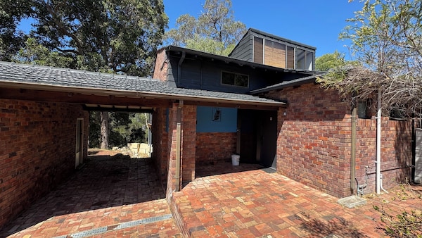 Tri Level 3 Bedroom Unit Overlooking Peel Harvey Inlet - Mandurah