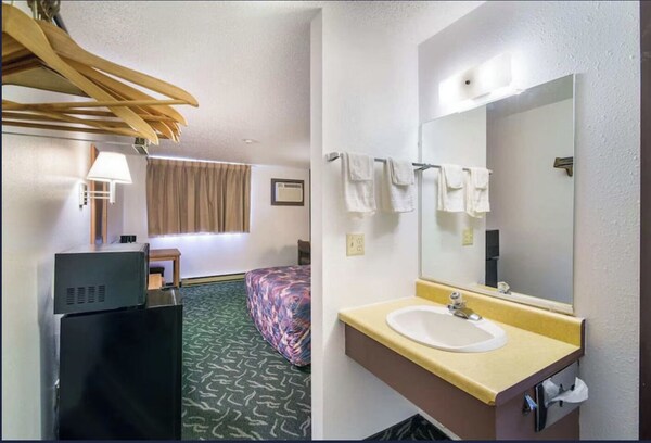 Charming B&b With Wifi And Ac  30 Miles From Medora And Teddy Roosevelt Park - North Dakota
