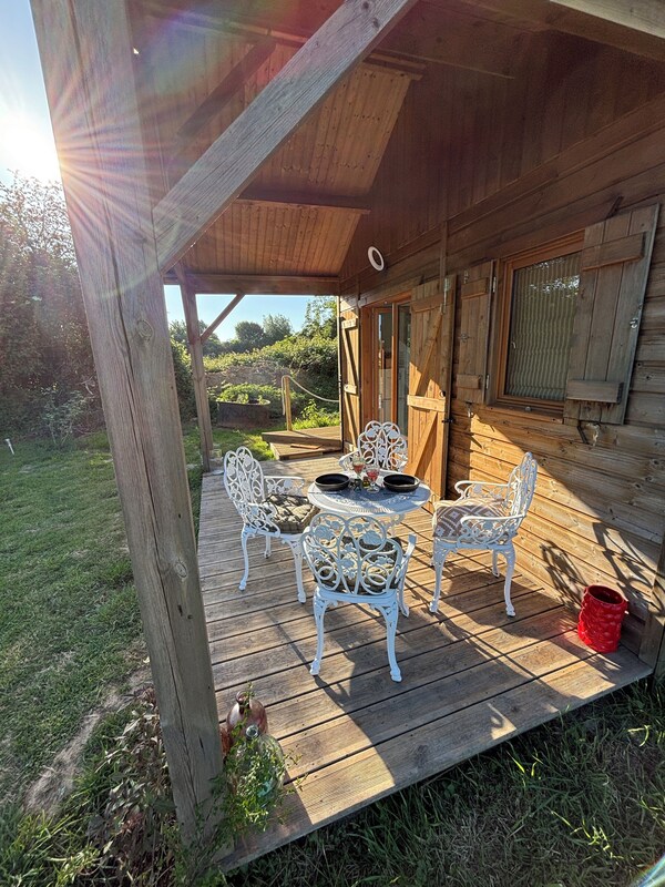 A Cottage In An Orchard - Normandía