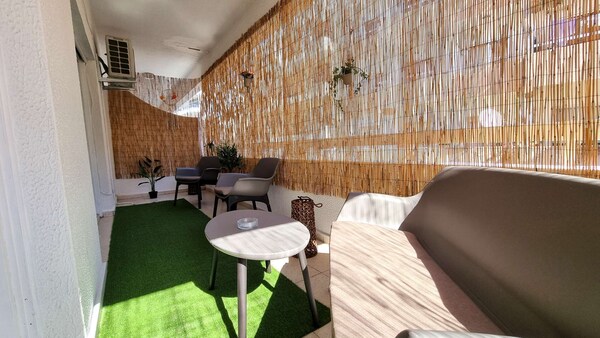Center 2br | 250m Walk From Beach | Parking :) - Zypern