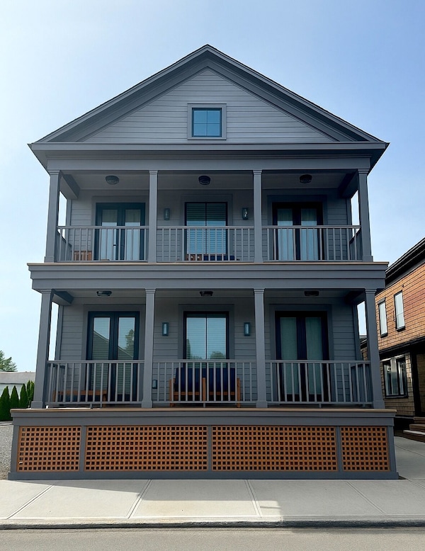 Brand New Construction! 2 Bed/1bath W/ Private Deck Off Broadway Downtown Newport - Jamestown, RI