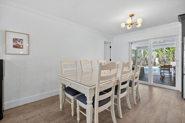 Modern Pool Home, Pet Friendly! Sleeps 8! Fenced Yard! - Palm Beach Gardens, FL