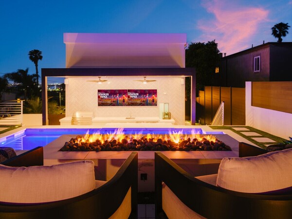 Luxury Resort: Pool, Spa, Swim-up Bar & Bay Views - San Diego, CA