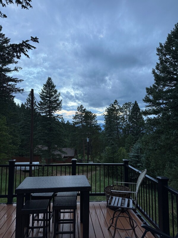 Rustic And Charming 2 Bedroom Retreat With A Beautiful Deck - Evergreen, CO