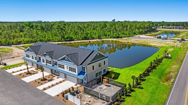 Luxury Waterfront Retreat-near Golf Beach Barefoot - North Myrtle Beach, SC