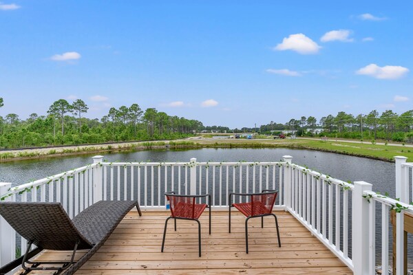 Family Waterfront Retreat-near Golf Beach Barefoot - North Myrtle Beach, SC