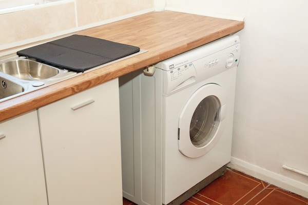 Eee Homes Wolverhampton: A Pleasant 3-bedroom House With Wifi. - Wolverhampton