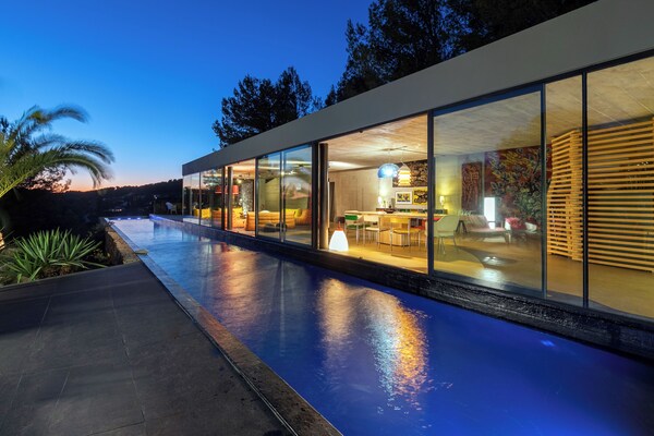 Villa On The Rocks Bandol / Rudy Ricciotti/ - Sanary-sur-Mer