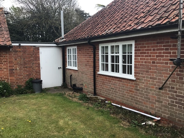 Thatched Cottage In The Countryside - Walton-on-the-Naze