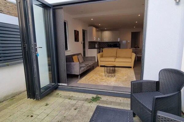 Heart Warming 1 Bed Apt With Private Patio - 풀럼