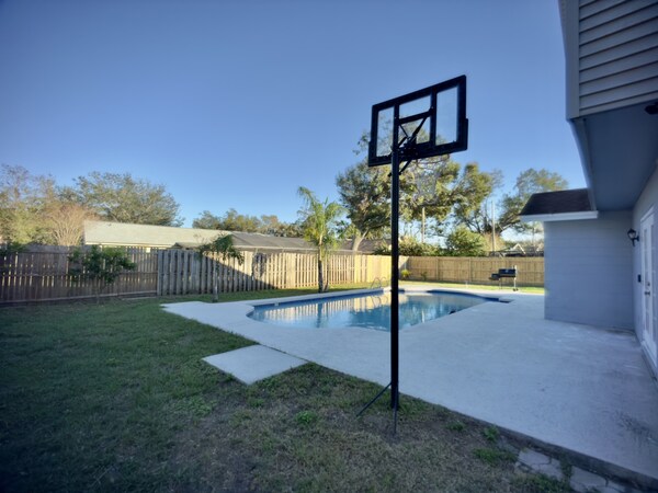 Luxury 4br Getaway With Private Pool & Cozy Vibes! - Plant City, FL
