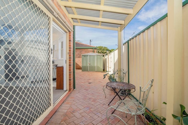 Ingall Hearth Cosy Comfort Near Newcastle Beach - Merewether