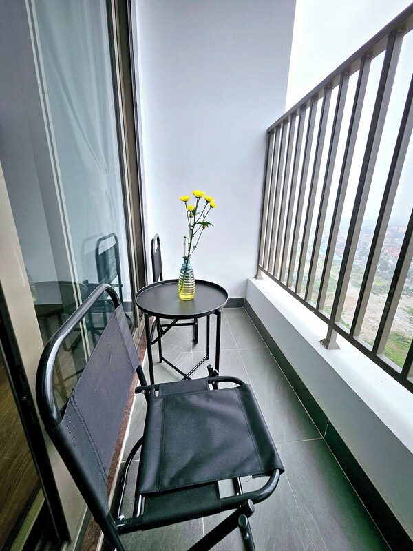 Stylish And Spacious 120m2 Apartment With 3 Cozy Bedrooms In Brilliant Hà Nội - Thach Ban