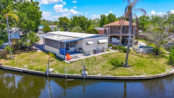 Beautiful And Expansive Waterfront Home - Keystone, FL