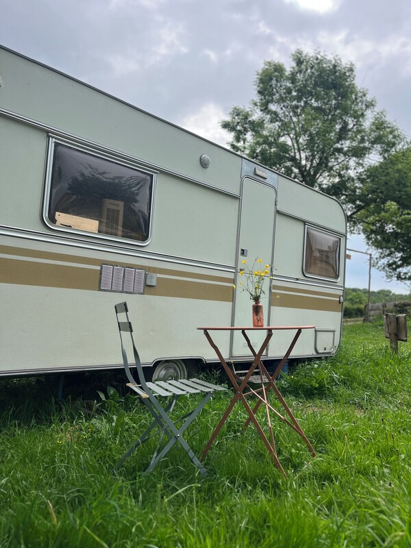 Caravane Vintage , Séjour Nature « Chez Michelle » . - Saône-et-Loire