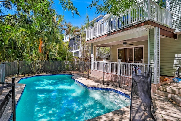 Stunning Home With An Ocean View, Private Pool, Balcony & Grill - Holiday, FL