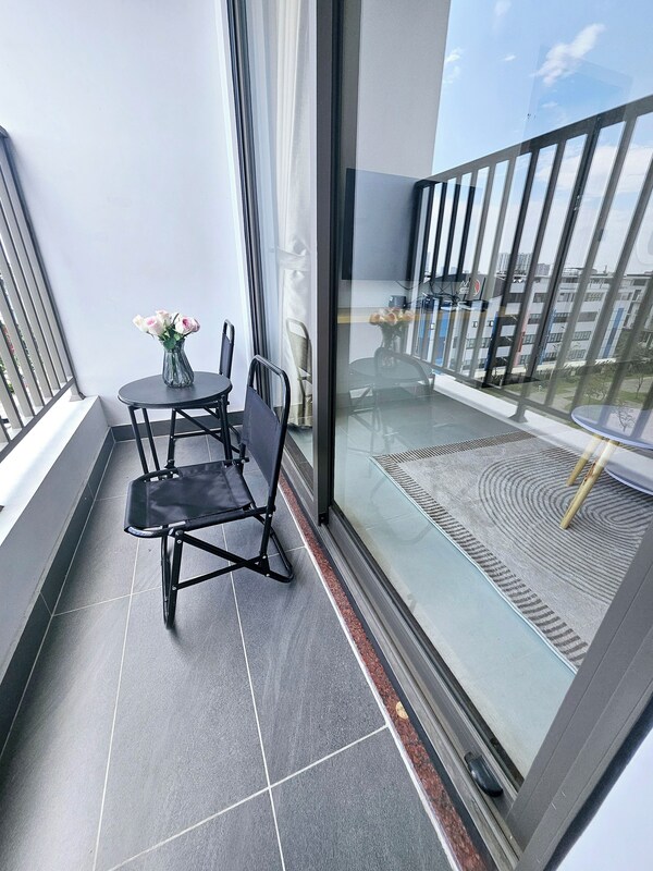 Charming 2-bedroom Apartment With Ac, Wifi In Lovely Hà Nội - Thach Ban