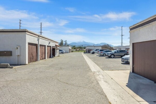 Bright & Modern 2br Hideaway  Brand New! - Redlands, CA