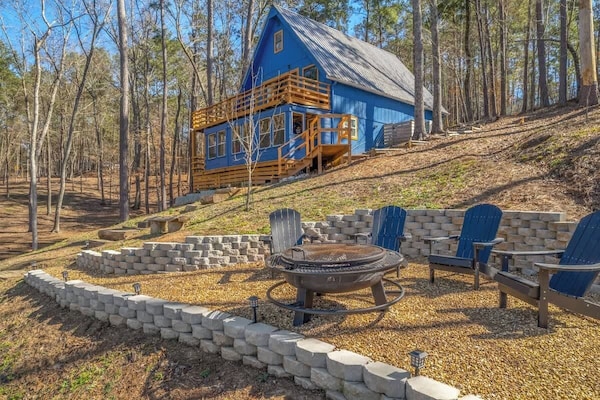 Lake Chalet, Sleeps 9, Private Beach, Kayak + More - Eatonton, GA