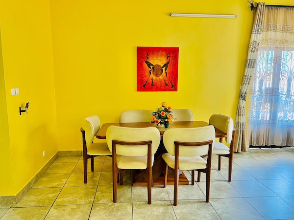Grand Appartement De 3 Chambres Proche De Restaurants - Yaoundé