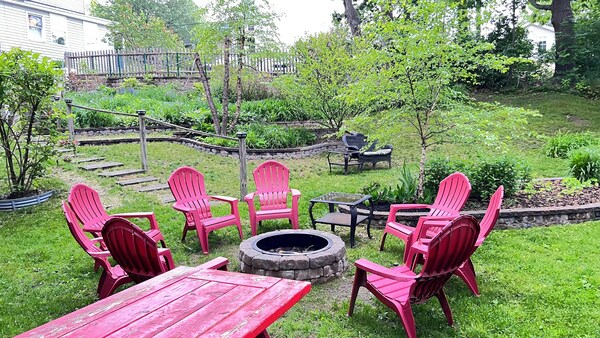 Large Outdoor Space With Saltwater Hot Tub, Fire Pit, Gardens, And Deck In Oob! - Old Orchard Beach, ME