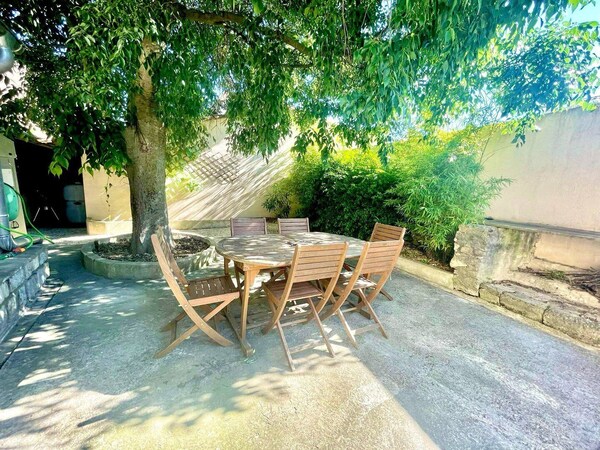 La Nîmoise  Family Home With Garden - Nîmes