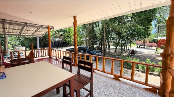 Cozy Central Retreat - Ko Pha-ngan