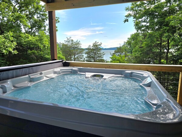 20% Off -On Lake Time, Dock, Hot Tub, Firepit - White Pine, TN