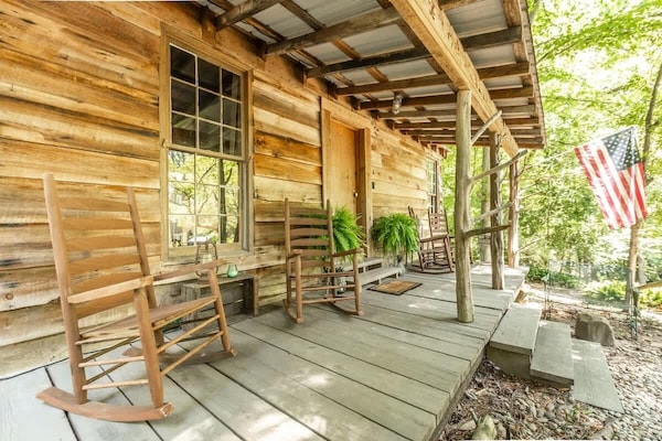 Twinkly Secluded Cabin 1br + Loft + Trails +Grotto - Macon