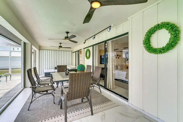 Group Getaway: Luxe Lakeside Gem In Port Charlotte - Port Charlotte, FL