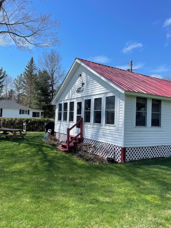 Charming, Lake-front, 2-bedroom Cabin With Ac, Wifi In Superb Derby - バーモント州