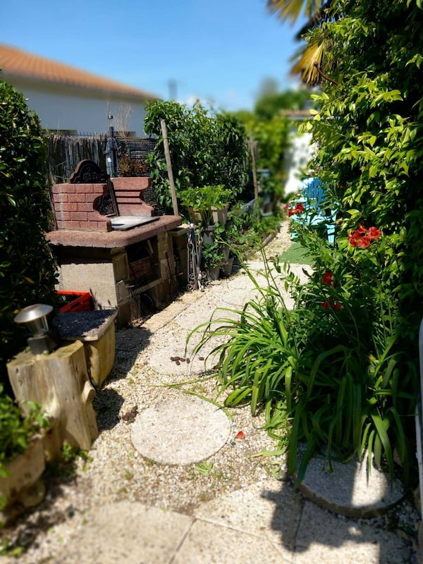 Ground Floor Of House With Garden And Barbecue; 900m From Beach - Meschers-sur-Gironde