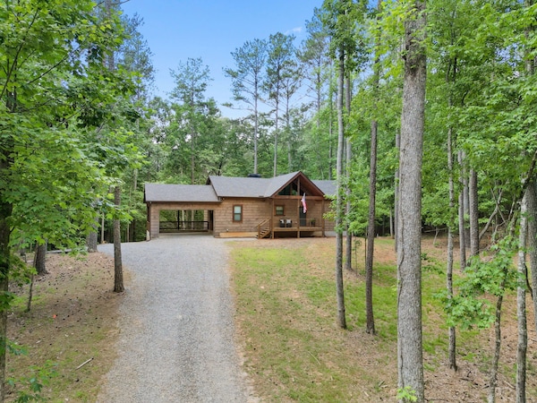 Luxury 4-bedroom Cabin In Enchanting Ellijay, With Resort Access - Ellijay, GA