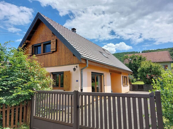 Scandi  Cozy 3-bedroom Chalet With Enclosed Garden  Near The Alsace Wine Route - Soultzmatt