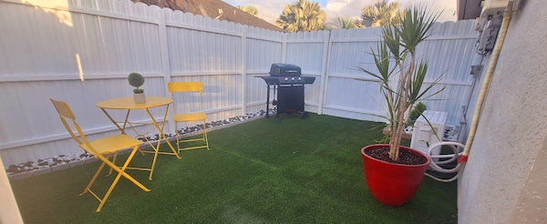 Small Love/bbq - Lehigh Acres, FL