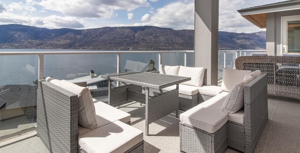 Resort Home In A Lake Okanagan Community With Pools/hot Tubs/gyms, Trails, Golf! - Kelowna