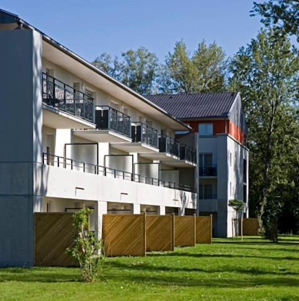 Modern Stay W/ Breathtaking Outdoors | Explore Lake Geneva & Château De Gruyère - Ain