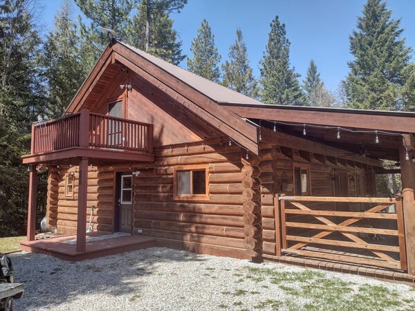 Cozy 3-bedroom Mountain Cabin With Wifi, Ac Between Whitefish And Columbia Falls - Glacier National Park