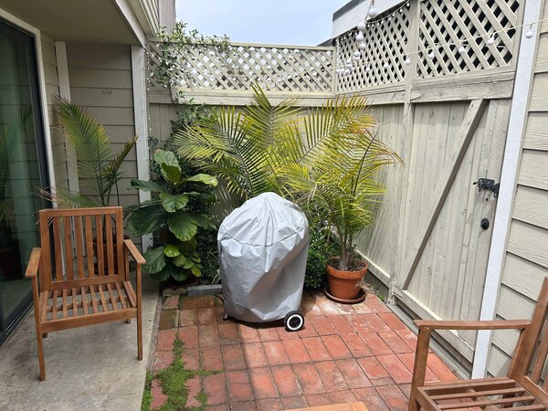 Charming 2-bedroom Condo In Newport Beach With Wi-fi - Fountain Valley, CA