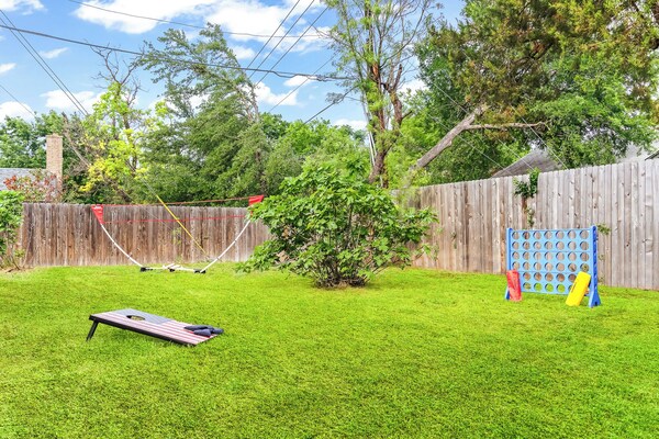 Charming Austin Home: 4 Bedrooms, Wifi, & Ac  Perfect For Groups! - Austin