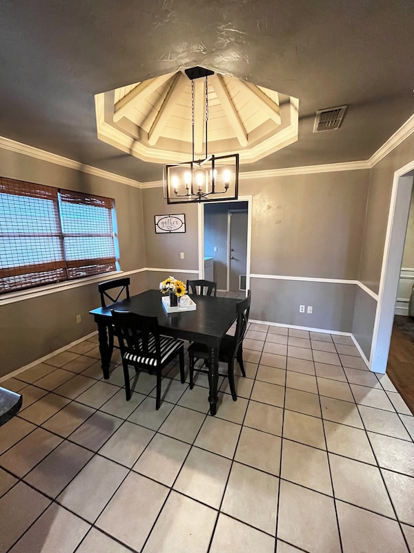 Spacious 3 Bedroom, 2 Bathroom Home - Amarillo, TX