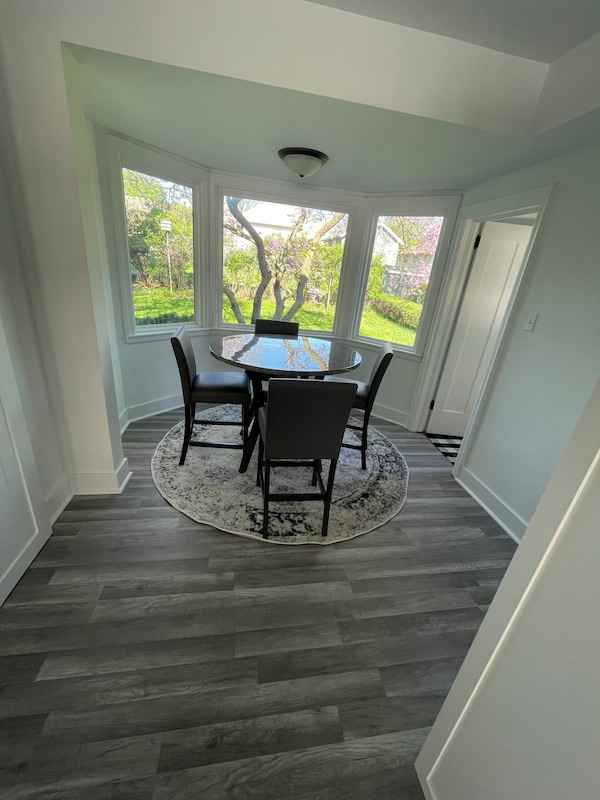The Peaceful Oasis\n\ncharming 3-bedroom House With Wifi, Ac In Welcoming Carroll - Swan Lake State Park, Carroll