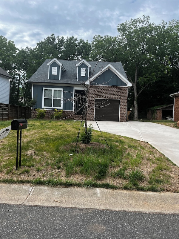 4-bedroom House In Charming Charlotte With Wifi, Ac. Book Now - Charlotte, NC