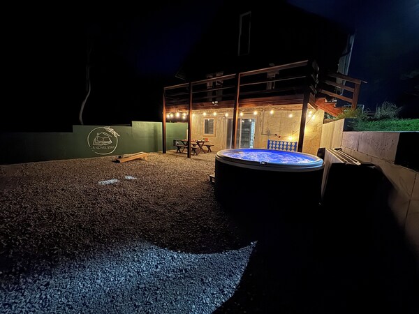 A Novel Stay 3bd Log Cabin With Hot Tub In Amazing Shelbyville, Il. 3.5 Acres. - Illinois