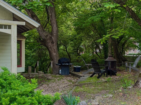 Best Location In Heart Of Eureka Springs With A View - 2 Br Little Chateau - Eureka Springs, AR