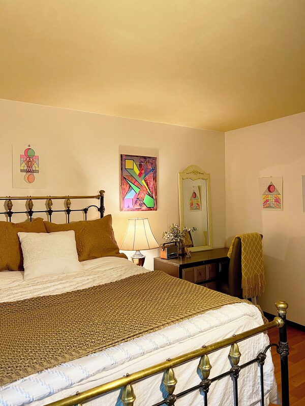 Charming 4-bedroom Villa With Art, Sauna, Cold Plunge And Yoga In New Paltz - Rhinebeck, NY