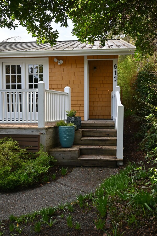 Charming 2-bedroom House In Downtown Langley. - Langley, WA