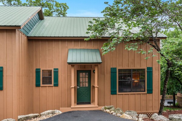Branson Cabin Escape | 2 King Bedrooms, Loft, Pool - Branson, MO