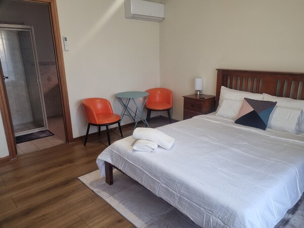 Self Contained Ensuite In The Heart Of Modbury - Adelaide